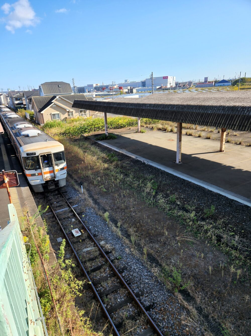 古風なたたずまいが残る駅舎～紀勢本線・高茶屋